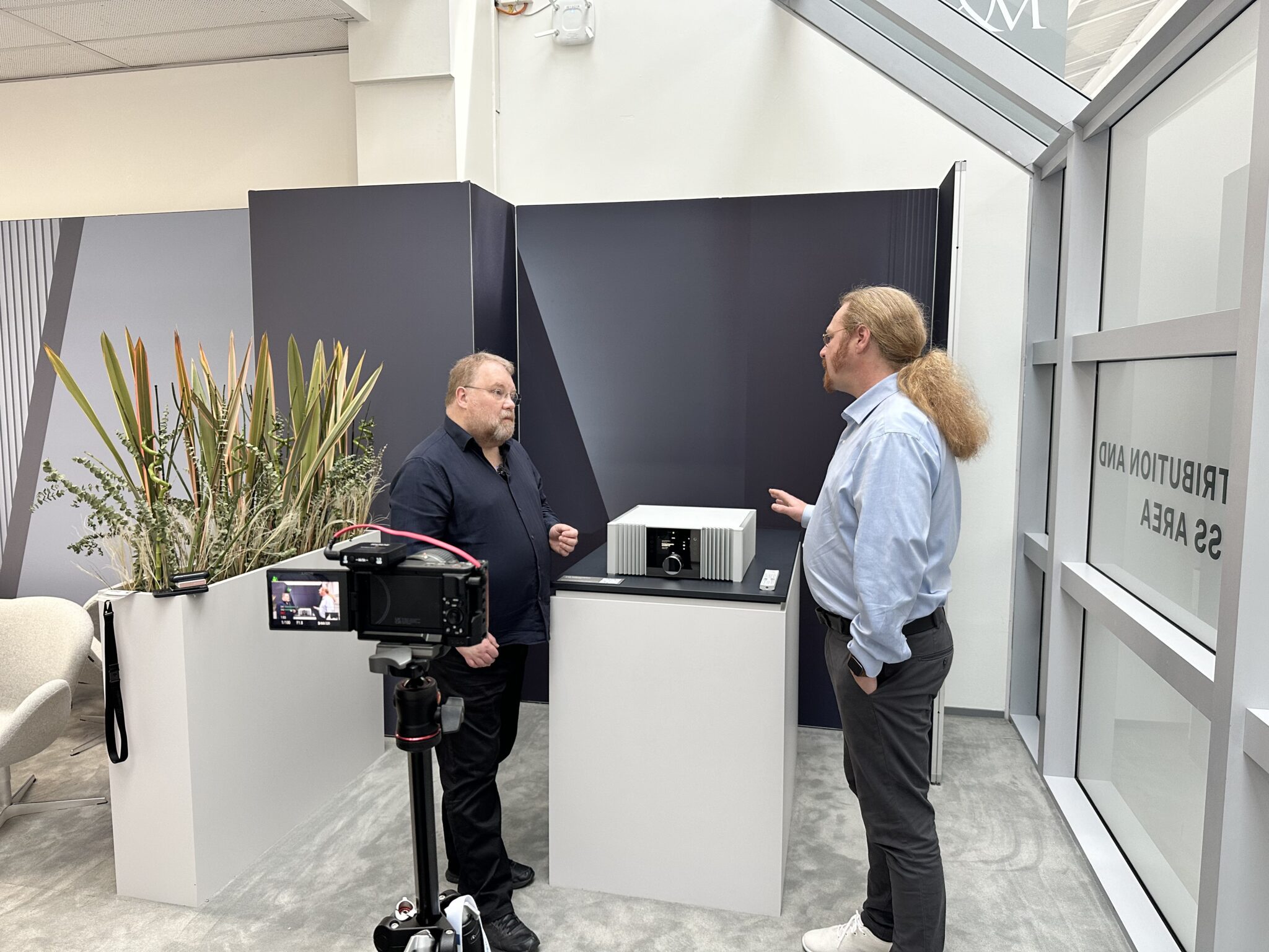 New Burmester products and concepts: Burmester 232 Integrated Amplifier ...